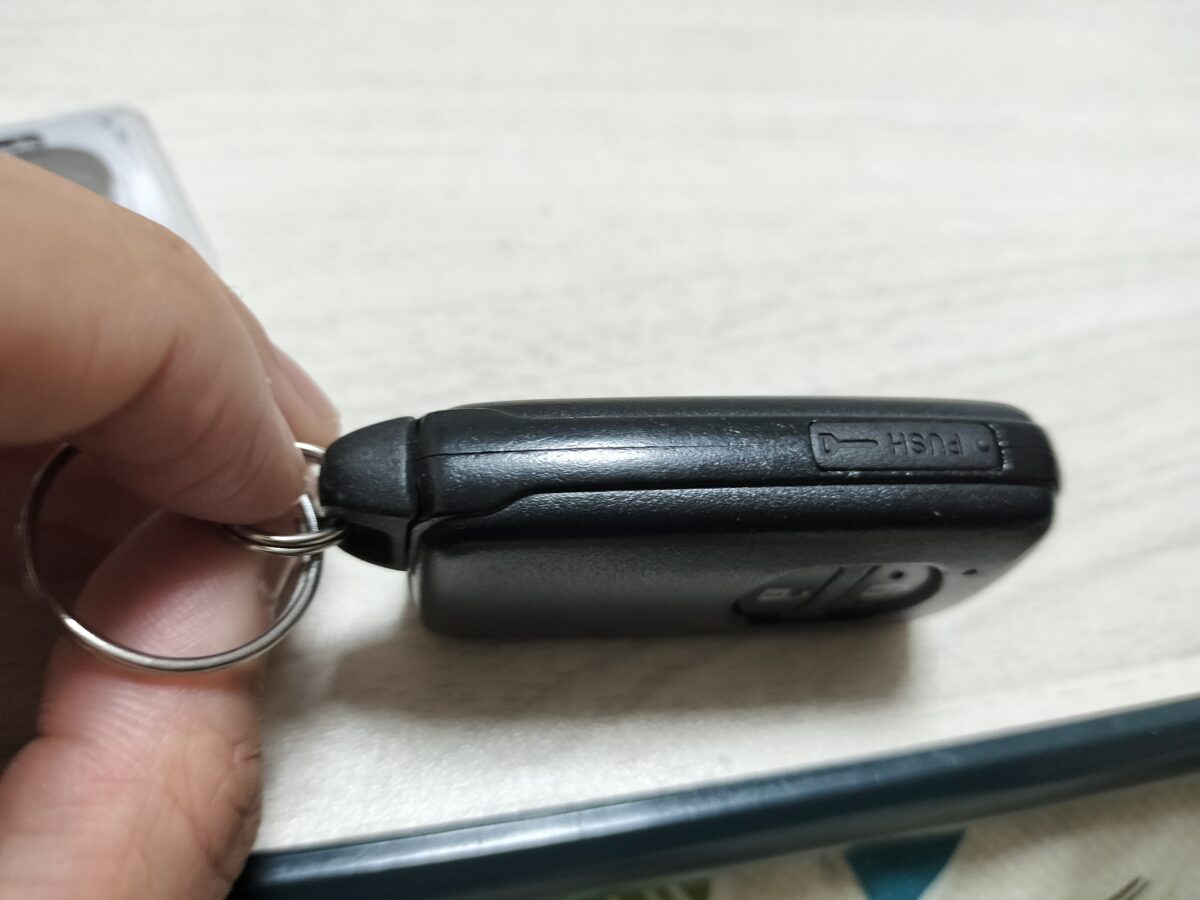 ZVW30プリウスのスマートキー電池が切れた！キーレス・電子キーの電池交換方法や、電池の種類など詳しく解説 | AYG